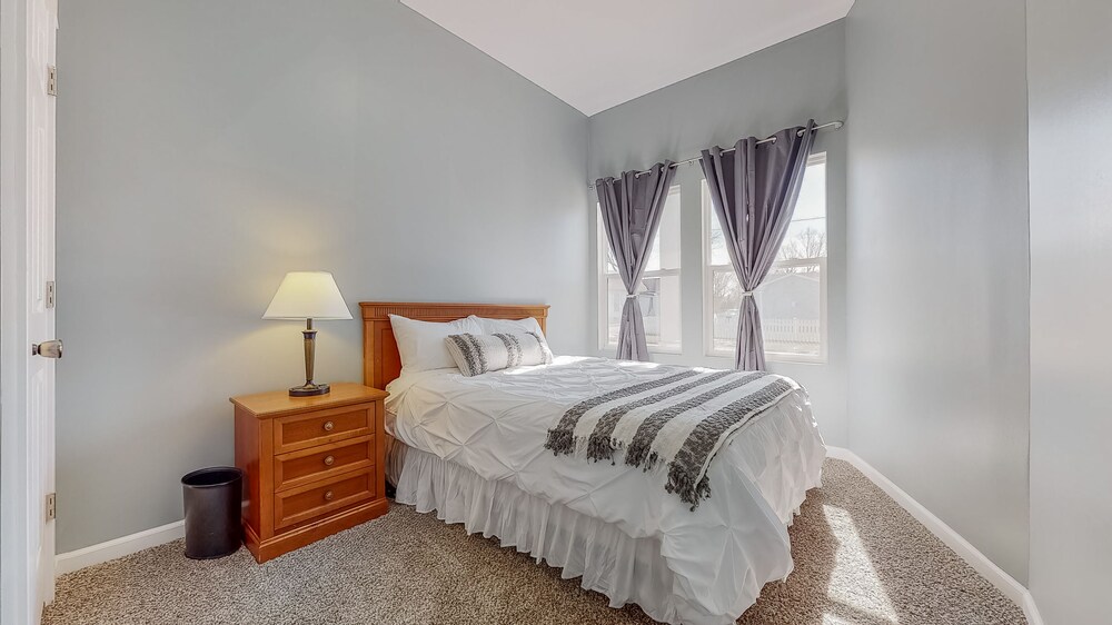 Spread Out - Renovated 5br+loft, Sleeps 12+ - Lake Travis, Aurora
