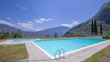 Piscina exterior sazonal