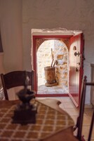 Casa tradicional | Camas com colchões pillow-top, cofres nos quartos