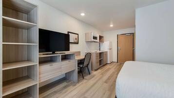 Quarto Standard, 1 cama queen-size, não fumadores | Com mobília individualizada, cortinas/cortinados opacos, Wi-fi grátis