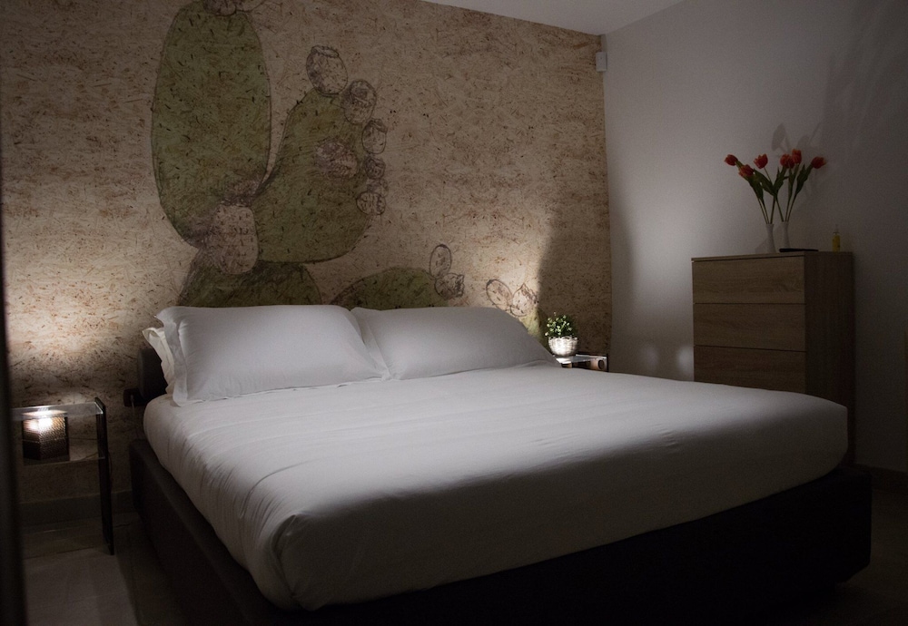 Martinè Is Located In The Heart Of Martina Franca A Few Steps From The Historic Center. - Martina Franca