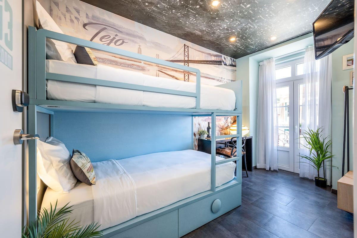 Quarto duplo econômico | Cofres nos quartos, Wi-Fi de cortesia, roupa de cama