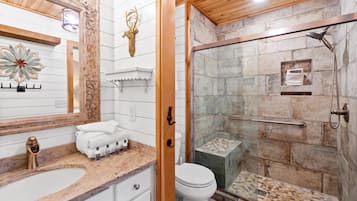 Apartamento em Condomínio Fechado, 3 quartos | Casa de banho | Um secador de cabelo, toalhas fornecidas
