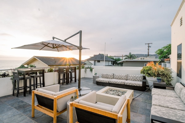 Terraço com espreguiçadeiras