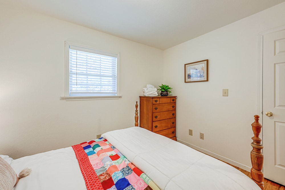 8 Mi To Chattooga River: Pet-friendly Mtn Cabin - Clayton, GA