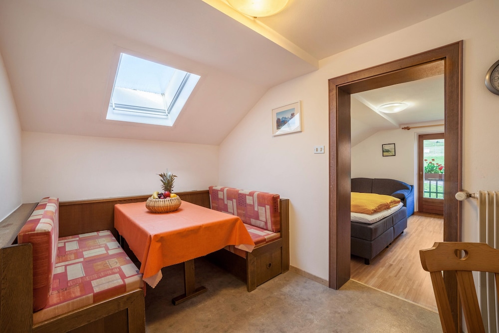Ferienwohnung "Rieglhof Hennennest" Mit Bergblick, Garten & Wlan - Reschen am See