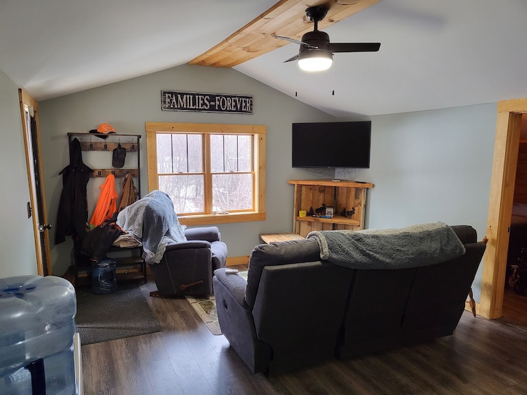 Cozy Modern Cabin - Maine