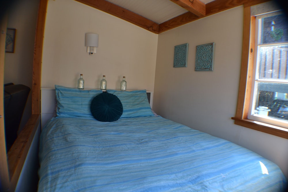 Capitola Village Beach Cottage Living! - Scotts Valley, CA