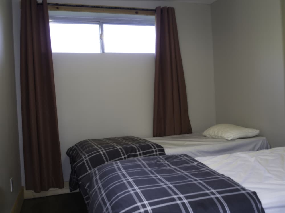 Remodeled 6 Bedroom Chalet, Hot-tub Near Village - Thornbury