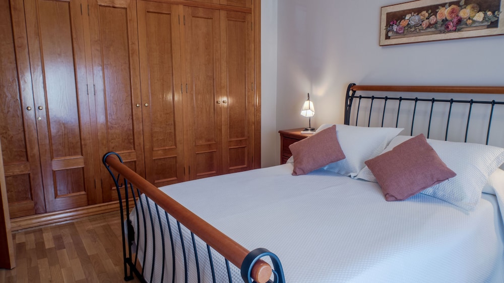 Entire House Ideal To Get To Know Granada. Along Sports Palace Well Comunicated. - Alhambra