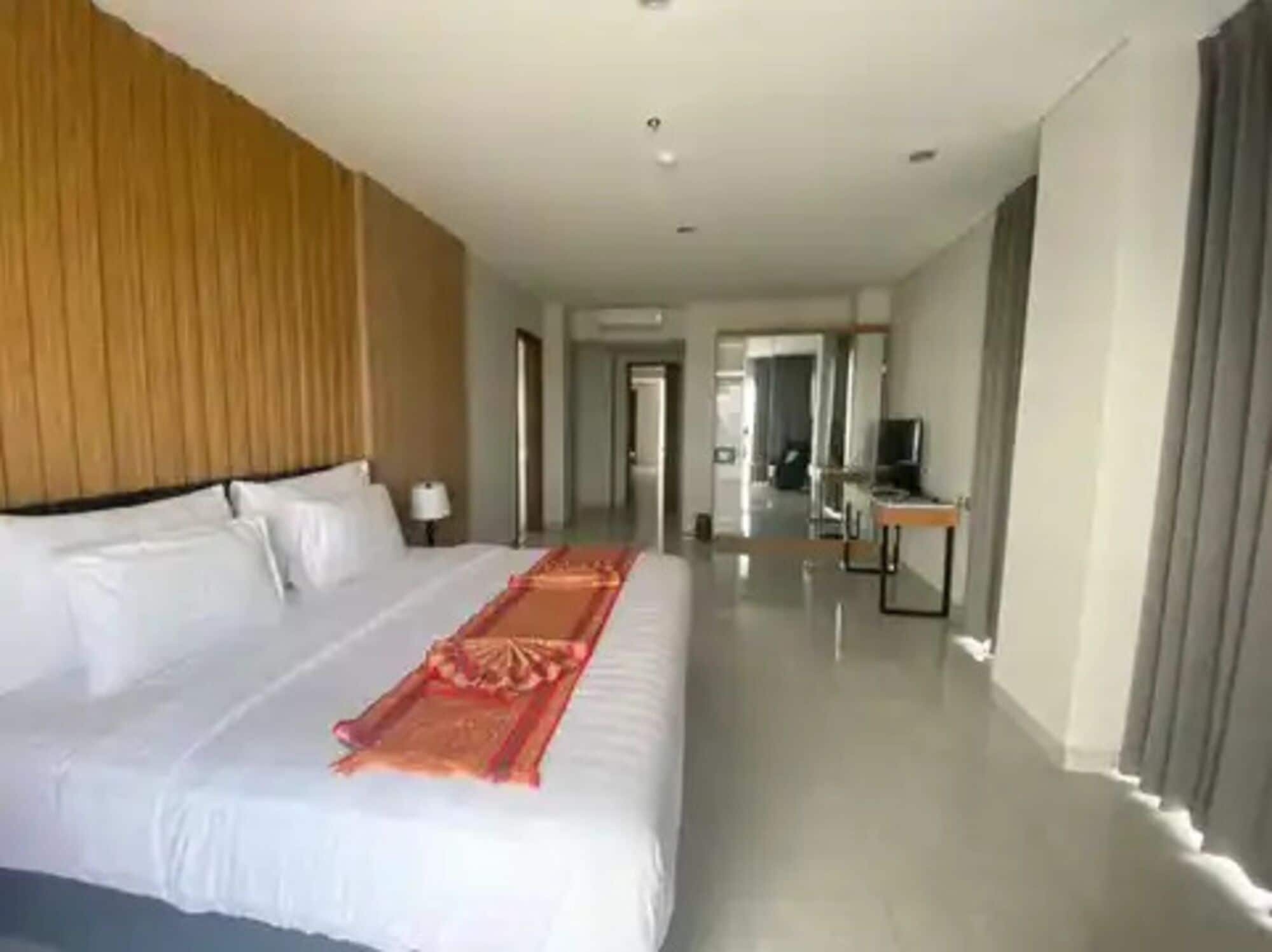 Raja Hotel Kuta Mandalika Powered by Archipelago in Kuta: Find Hotel ...