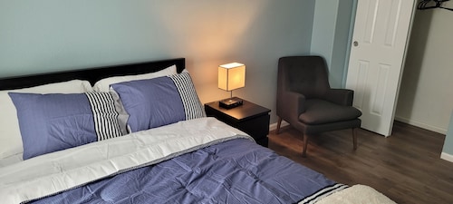 Cheerful 3-bedroom Residential Home. - Aurora, CO