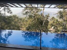 Vila, 3 quartos, para fumantes, piscina particular | Piscina | Piscina interna