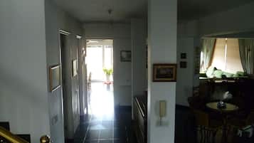 Dormitório Partilhado, 1 quarto, varanda | Sala de jantar