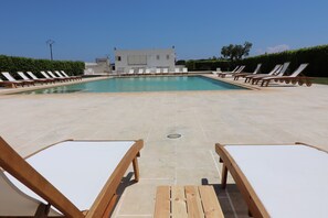 Bungalow, 1 quarto, pátio, vista para o jardim | Piscina | Piscina exterior 