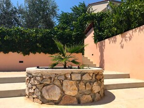 Casa, 2 quartos, fumadores, terraço | Terrenos do alojamento