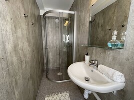 Apartamento, 3 quartos, fumadores, varanda | Casa de banho