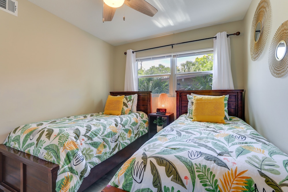 Coastal Sarasota Condo: Minutes To Beach! - Sarasota, FL