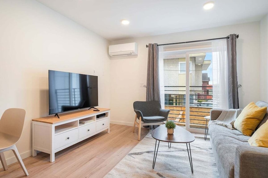 Perch - Winslow Place: Walkers Paradise! New & Modern, Pet Friendly W/ Ac - Kenmore, WA