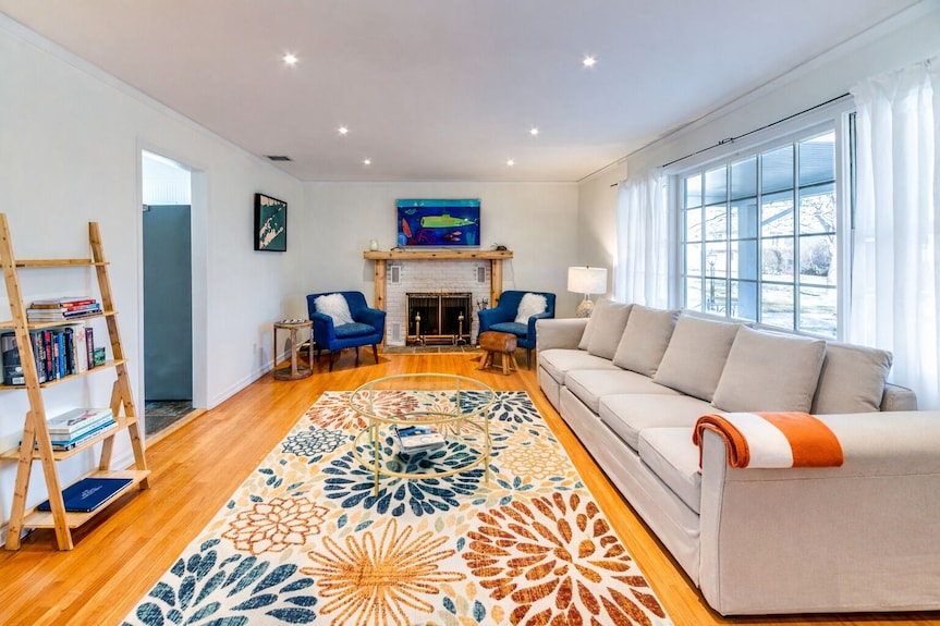 Shelter Island Retreat With Pool ...Close To Beach & Pet Friendly - Crescent Beach, Shelter Island