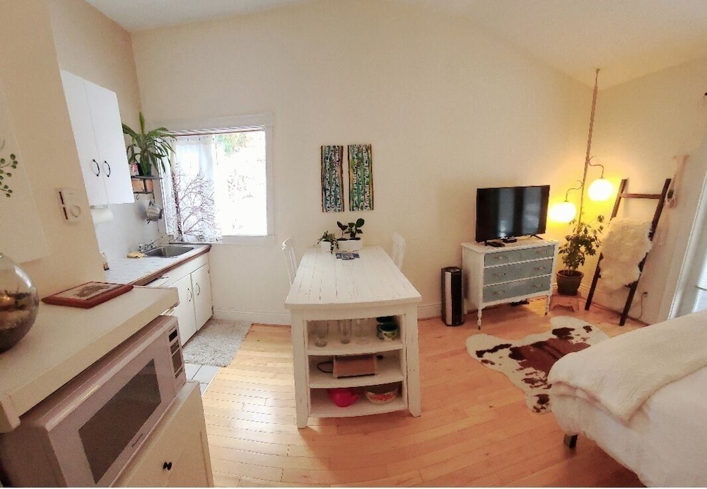 Sweet Private Studio Just Minutes From The Downtown Core. - Nelson