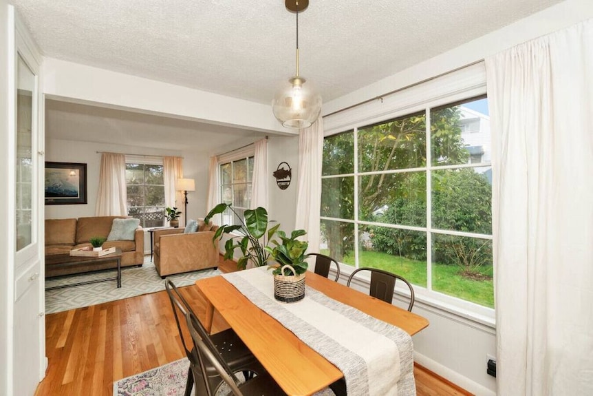 Mellow Yellow Uw & Children's Free Parking! - Seattle