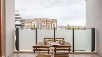 Apartamento superior, 3 quartos | Sacada