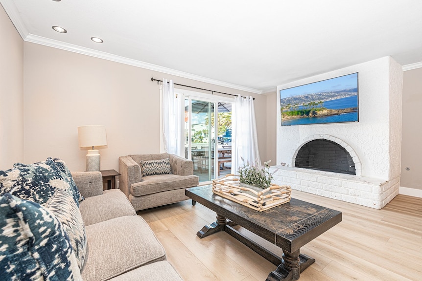 Sunny & Comfortable | 1 Block To Beach! - 뉴포트비치