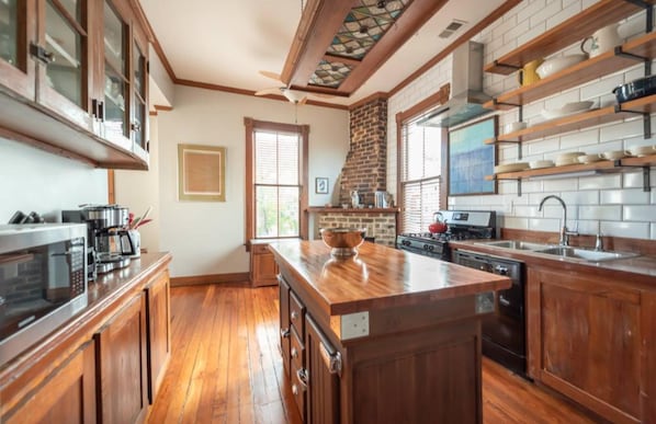 Casa, 4 quartos | Cozinha privada