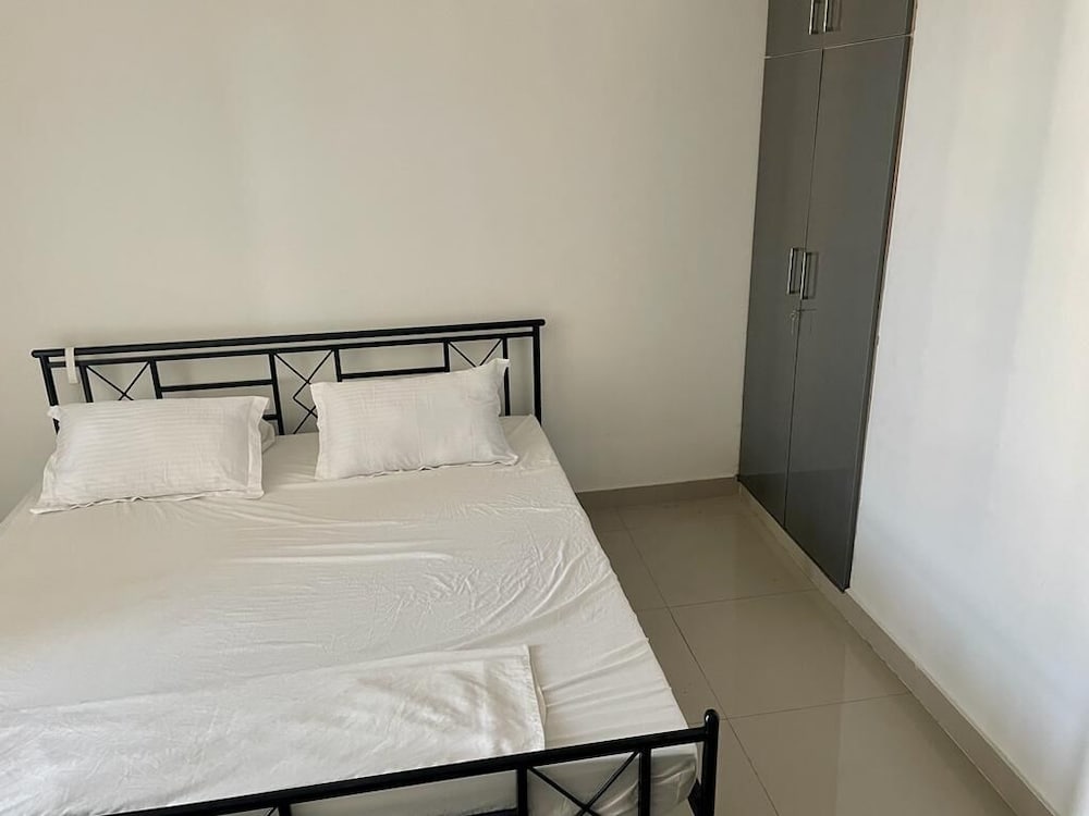 Cosy 1 Bedroom In A 3 Bhk Apartment In The Heart Of Noida!!! - Delhi