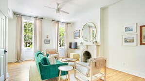 Condo, 2 quartos | Sala de estar