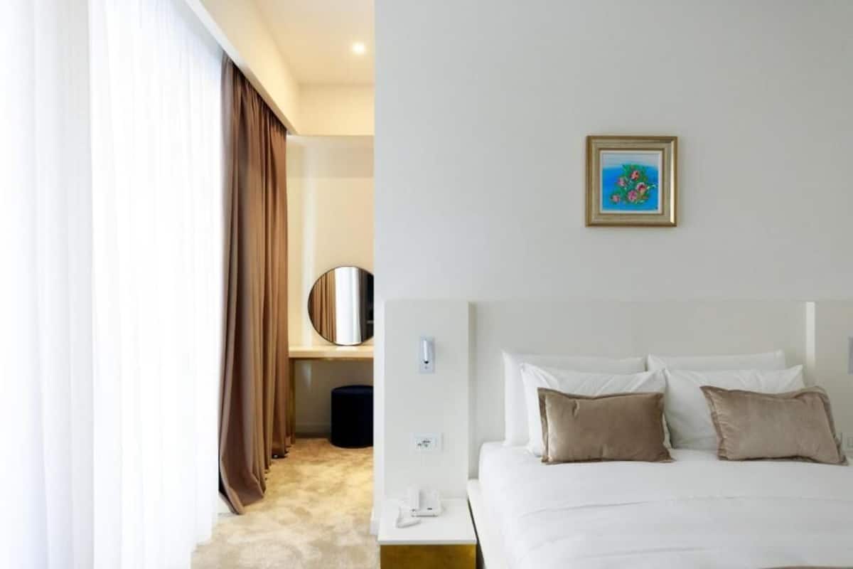 Quartos insonorizados, roupa de cama fornecida