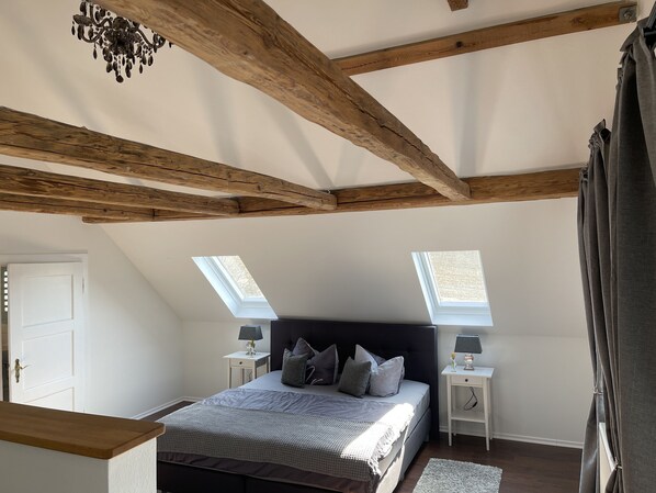 Casa básica | 2 quartos, individualmente mobiliados, ferros/tábuas de passar roupa