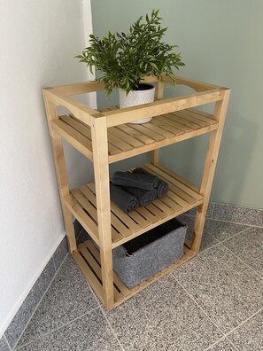 Casa básica | Banheiro | Chuveiro, secador de cabelo, toalhas de banho, sabonete