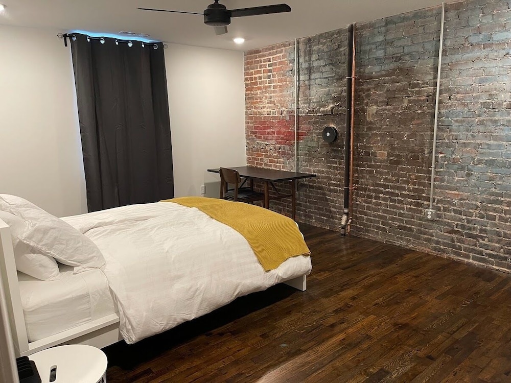 ☆ Home Away From Home ☆ Downtown Mount Airy-apt 201 - Mount Airy, NC