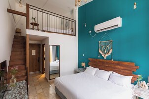 Gallery with Balcony and Jacuzzi | Wi-Fi de cortesia, roupa de cama