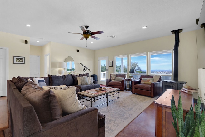 Stanton Valley | Family Friendly Retreat With Pool - Johnson City, TX