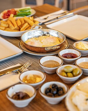Pequeno-almoço inspirado na cozinha local diário incluído 