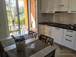 Apartamento Deluxe | Ferro/tábua de engomar, Wi-fi grátis 