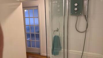 Apartamento (1 Bedroom) | Banheiro | Banheira, secador de cabelo, toalhas de banho