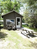 Cabana de Madeira Básica, 1 cama de casal | 2 quartos, com mobília individualizada, roupa de cama fornecida 