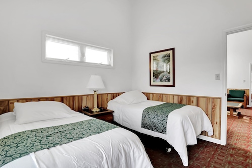 4 Bedroom/4bath Cottage - Berkeley Springs, WV