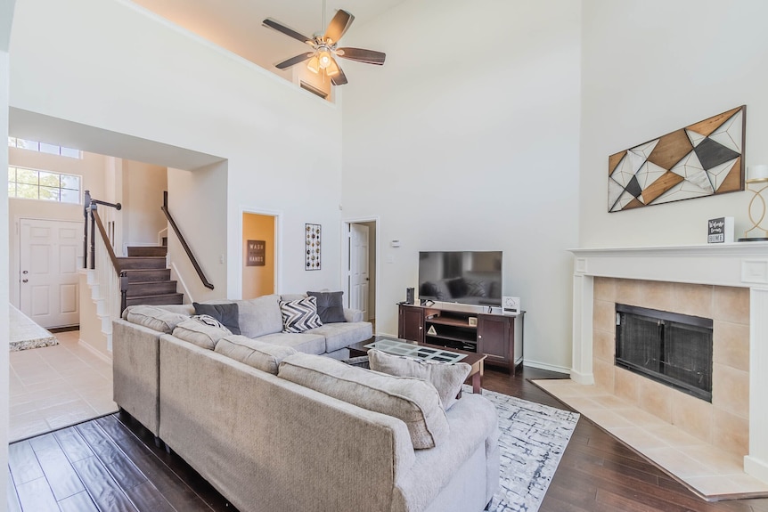 Historic Down Town , W/ Pool,foo Ball, & Skee-ball - 매키니