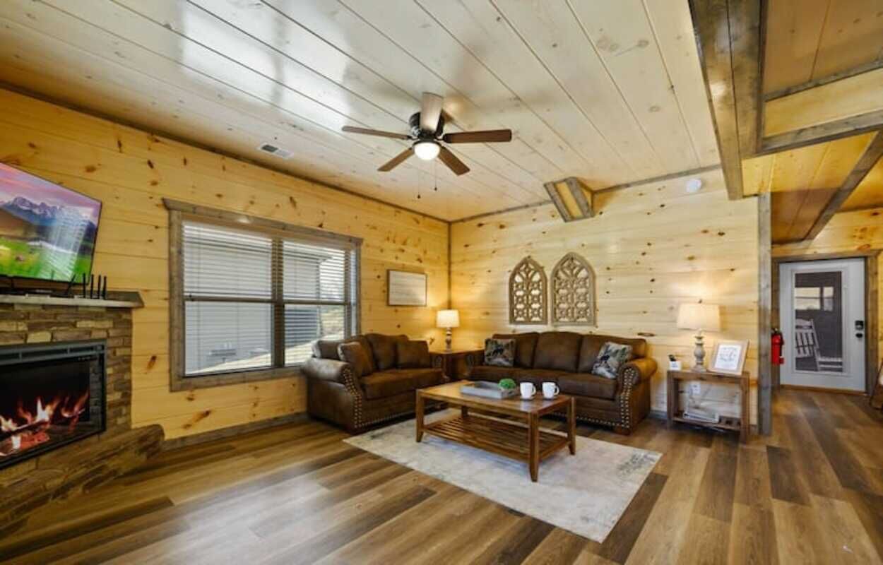 Andreas New Luxury Cabin Just 3 Miles From Dollywood.  Few Miles From The Prkwy - Sevierville, TN