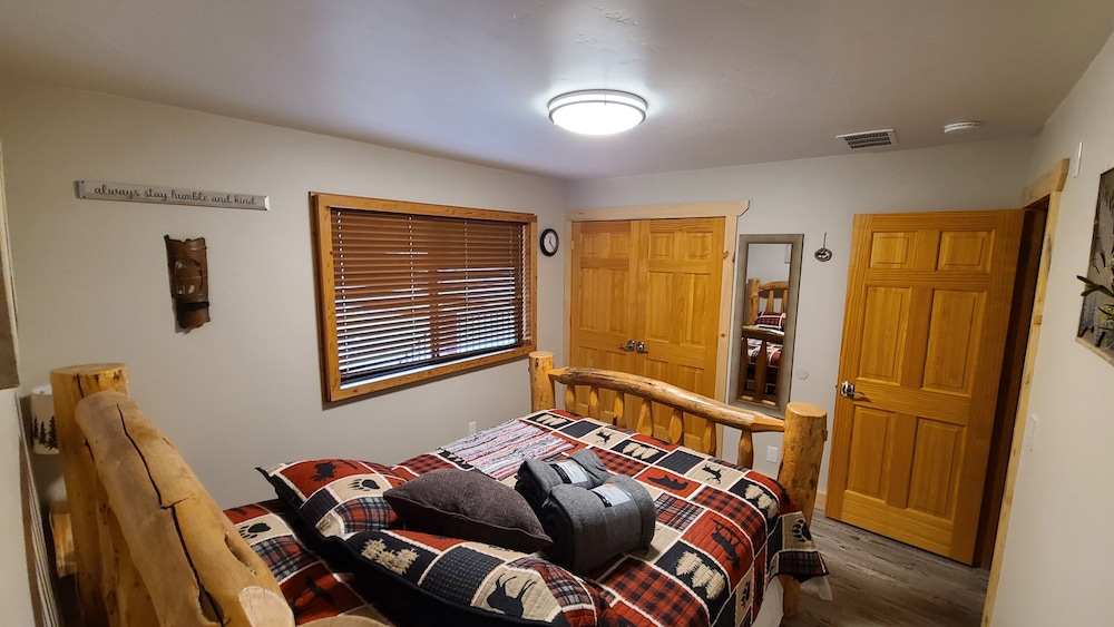 Cabin On Creek W/fire Pit Close To Ski, Boat, Fishing, Hike With Large Game Room - Swan Valley, ID