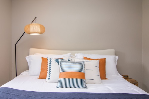 Stylish 2 Br Near Scottsdale Greenbelt; Pool, Hot-tub, Biking! - Scottsdale, AZ