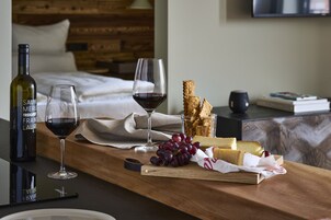 Studio Loft Large Balcony | Cozinha privada | Geladeira, micro-ondas, cooktop, máquina de café expresso