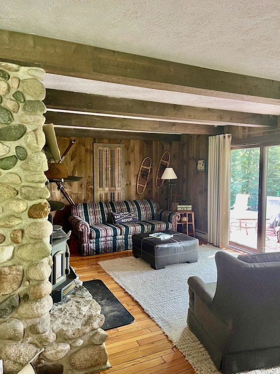 Beautiful Cabin Located On The Betsie River And Close To Crystal Mountain Resort - Michigan