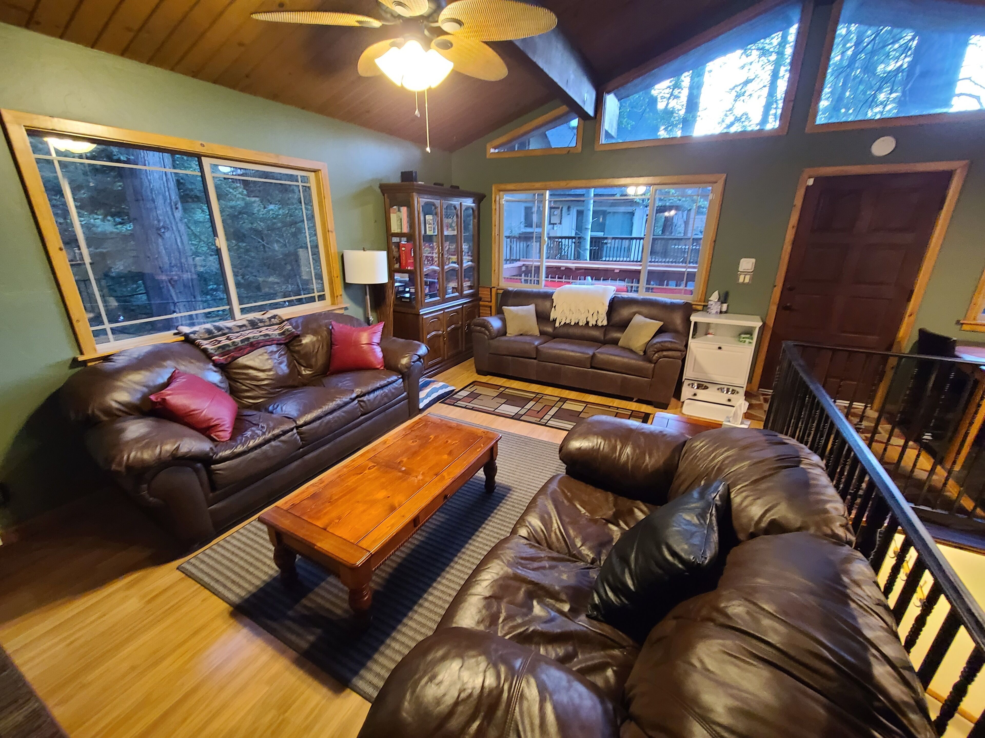 Romantic, Pet-friendly Cabin. 5-min Walk To Lake. 2 Bbq + 2 Decks + Fire Pit/ev - Crestline, CA