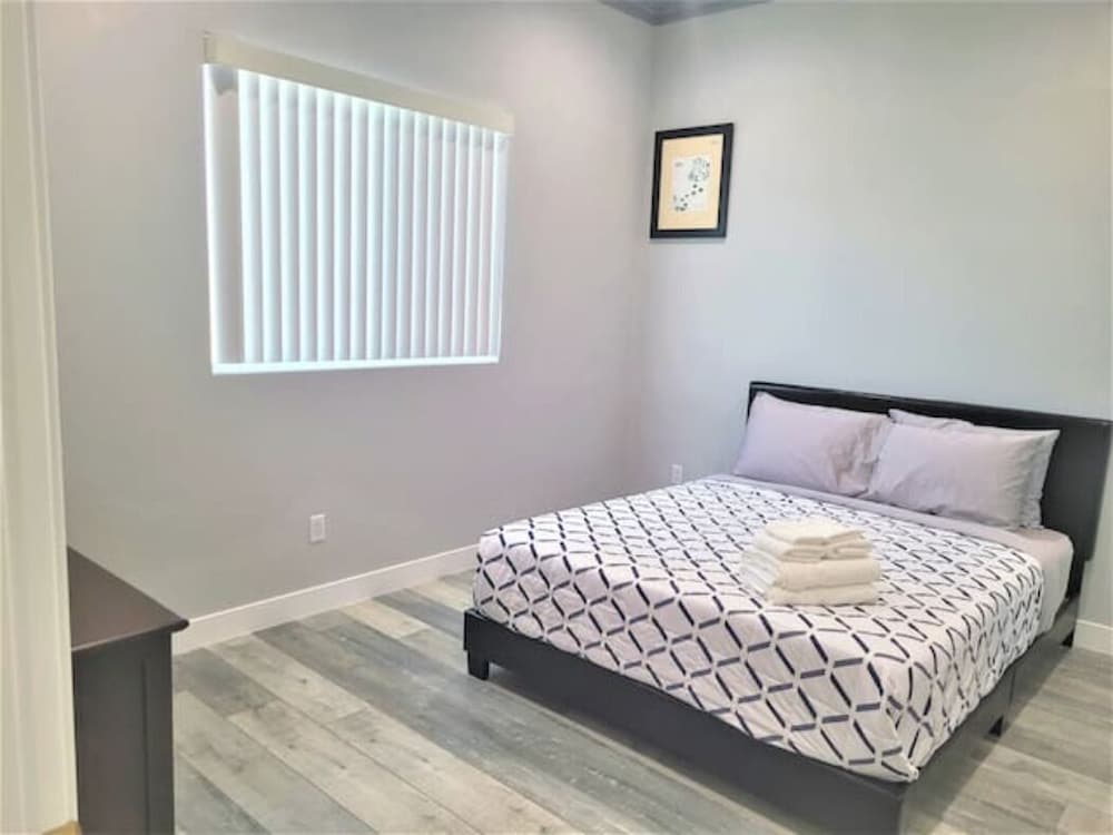 High Ceiling*2-levels Home*5 Miles To Disneyland - 세리토스